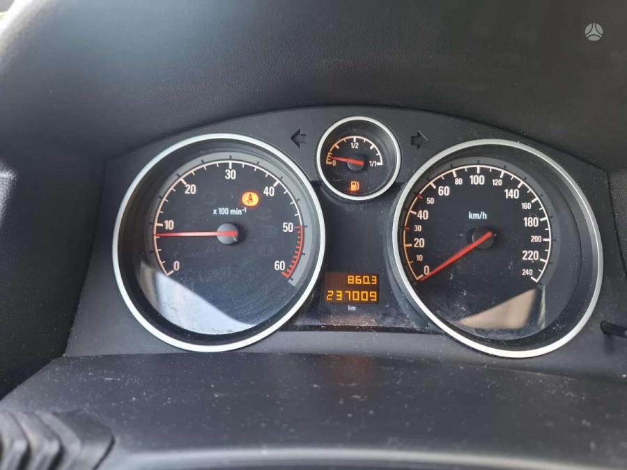 Pelēks Opel Astra 2004 Utena, ar dzinēja tilpumu 1.69 L un nobraukumu 240 tūkst. km par 1250 €, foto 4 vietnē AUTOMOTO.COM.LV