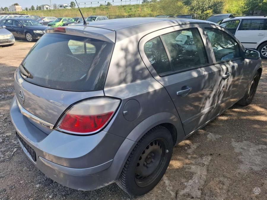Pelēks Opel Astra 2004 Utena, ar dzinēja tilpumu 1.69 L un nobraukumu 240 tūkst. km par 1250 €, foto 9 vietnē AUTOMOTO.COM.LV