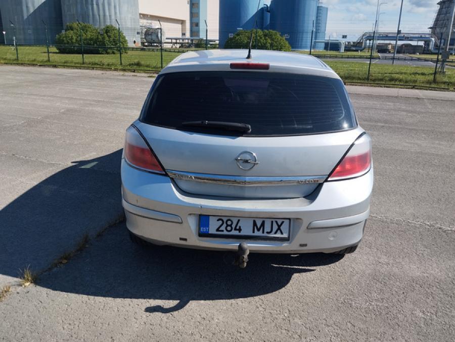 Grey Opel Astra 2004 in Tallinn, with an engine capacity of 1.70 L and mileage of 320 thousand km for 500 €, photo 5 on AUTOMOTO.COM.LV