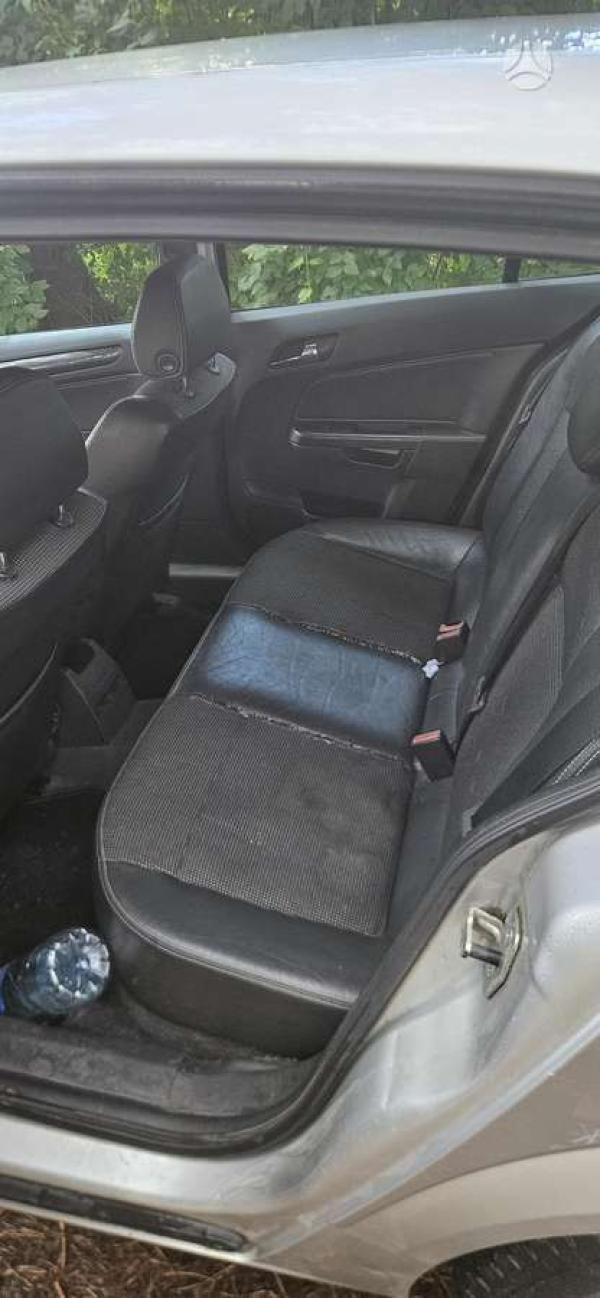 Pelēks Opel Astra 2004 Kauņa, ar dzinēja tilpumu 1.69 L un nobraukumu 306 tūkst. km par 850 €, foto 9 vietnē AUTOMOTO.COM.LV