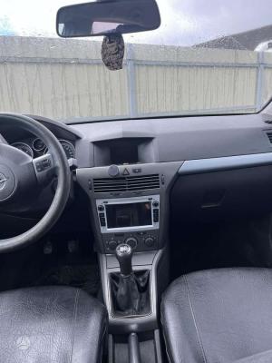 Grey Opel Astra 2004 in Taurage, with an engine capacity of 1.69 L and mileage of 347 thousand km for 1050 €, photo 12 on AUTOMOTO.COM.LV