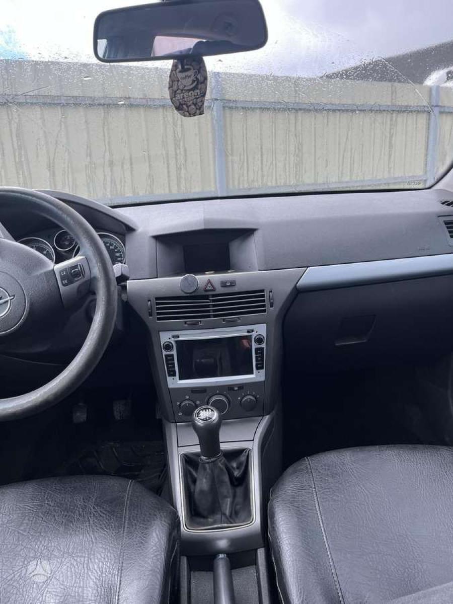 Grey Opel Astra 2004 in Taurage, with an engine capacity of 1.69 L and mileage of 347 thousand km for 1050 €, photo 12 on AUTOMOTO.COM.LV