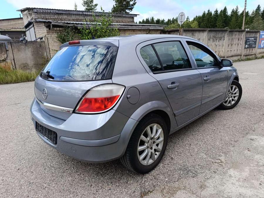 Pelēks Opel Astra 2004 Utena, ar dzinēja tilpumu 1.69 L un nobraukumu 234 tūkst. km par 1350 €, foto 3 vietnē AUTOMOTO.COM.LV