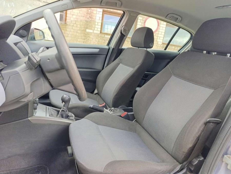 Pelēks Opel Astra 2004 Utena, ar dzinēja tilpumu 1.69 L un nobraukumu 234 tūkst. km par 1350 €, foto 13 vietnē AUTOMOTO.COM.LV