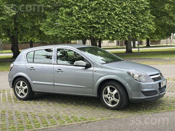 Pelēks Opel Astra 2005 Ventspils, ar dzinēja tilpumu 1.80 L un nobraukumu 197 tūkst. km par 1700 €, foto 1 vietnē AUTOMOTO.COM.LV