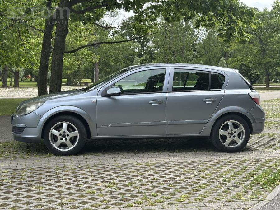 Pelēks Opel Astra 2005 Ventspils, ar dzinēja tilpumu 1.80 L un nobraukumu 197 tūkst. km par 1700 €, foto 4 vietnē AUTOMOTO.COM.LV