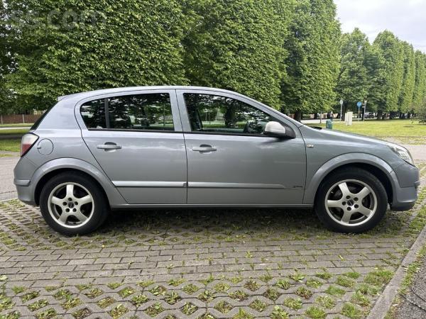 Pelēks Opel Astra 2005 Ventspils, ar dzinēja tilpumu 1.80 L un nobraukumu 197 tūkst. km par 1700 €, foto 8 vietnē AUTOMOTO.COM.LV