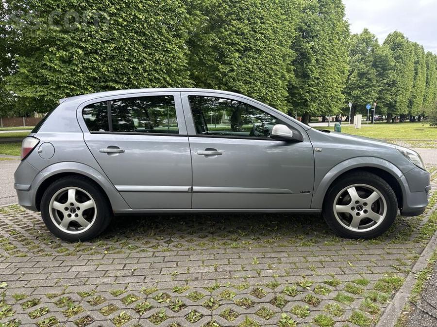 Pelēks Opel Astra 2005 Ventspils, ar dzinēja tilpumu 1.80 L un nobraukumu 197 tūkst. km par 1700 €, foto 8 vietnē AUTOMOTO.COM.LV
