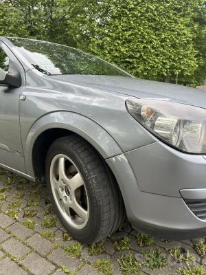 Pelēks Opel Astra 2005 Ventspils, ar dzinēja tilpumu 1.80 L un nobraukumu 197 tūkst. km par 1700 €, foto 9 vietnē AUTOMOTO.COM.LV