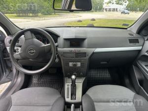 Pelēks Opel Astra 2005 Ventspils, ar dzinēja tilpumu 1.80 L un nobraukumu 197 tūkst. km par 1700 €, foto 12 vietnē AUTOMOTO.COM.LV