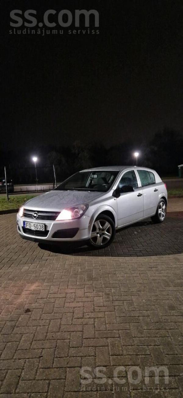 Grey Opel Astra 2005 in Riga, with an engine capacity of 1.70 L and mileage of 219 thousand km for 1700 €, photo 2 on AUTOMOTO.COM.LV