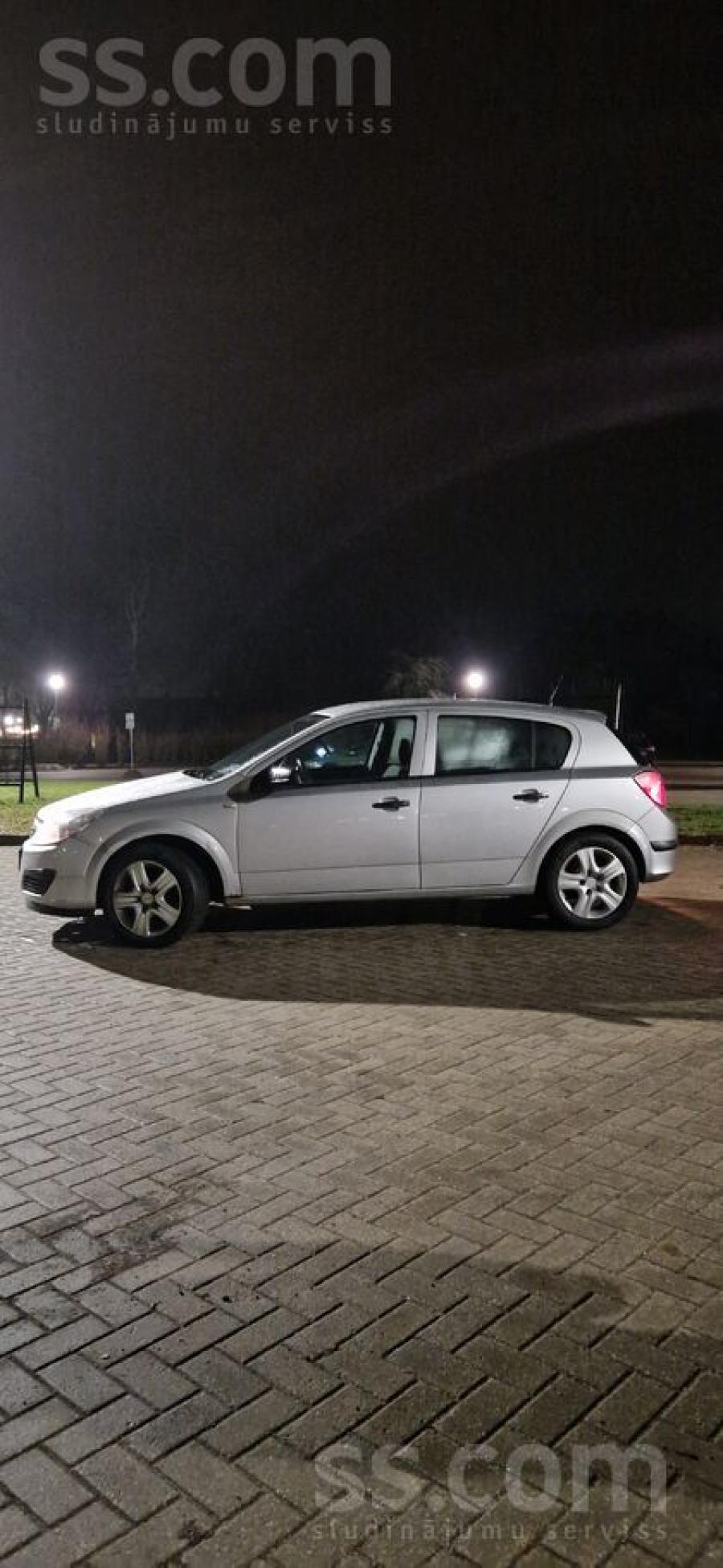 Grey Opel Astra 2005 in Riga, with an engine capacity of 1.70 L and mileage of 219 thousand km for 1700 €, photo 3 on AUTOMOTO.COM.LV