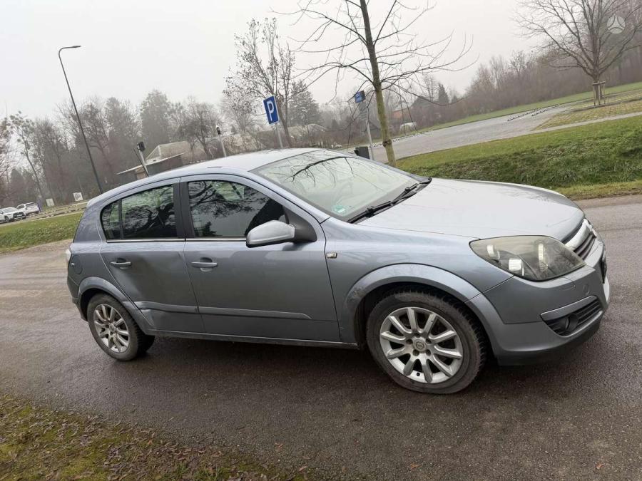 Pelēks Opel Astra 2005 Kauņa, ar dzinēja tilpumu 1.91 L un nobraukumu 245 tūkst. km par 850 €, foto 4 vietnē AUTOMOTO.COM.LV