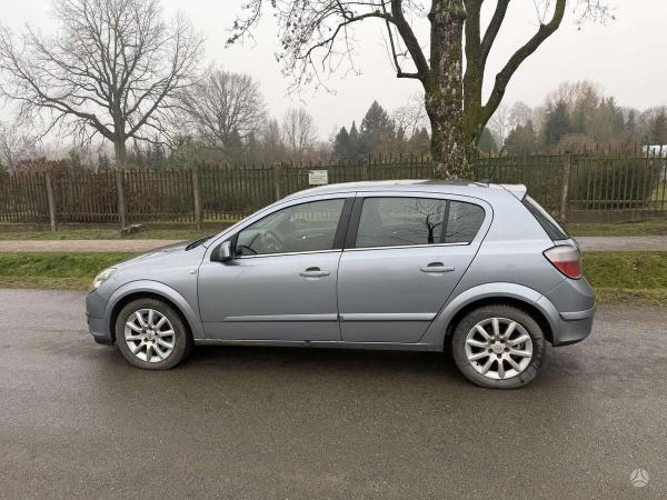 Grey Opel Astra 2005 in Kaunas, with an engine capacity of 1.91 L and mileage of 245 thousand km for 850 €, photo 9 on AUTOMOTO.COM.LV