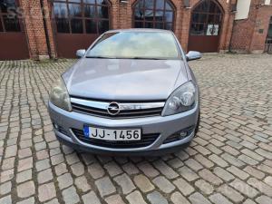 Pelēks Opel Astra 2005 Rīga, ar dzinēja tilpumu 1.60 L un nobraukumu 254 tūkst. km par 800 €, foto  vietnē AUTOMOTO.COM.LV