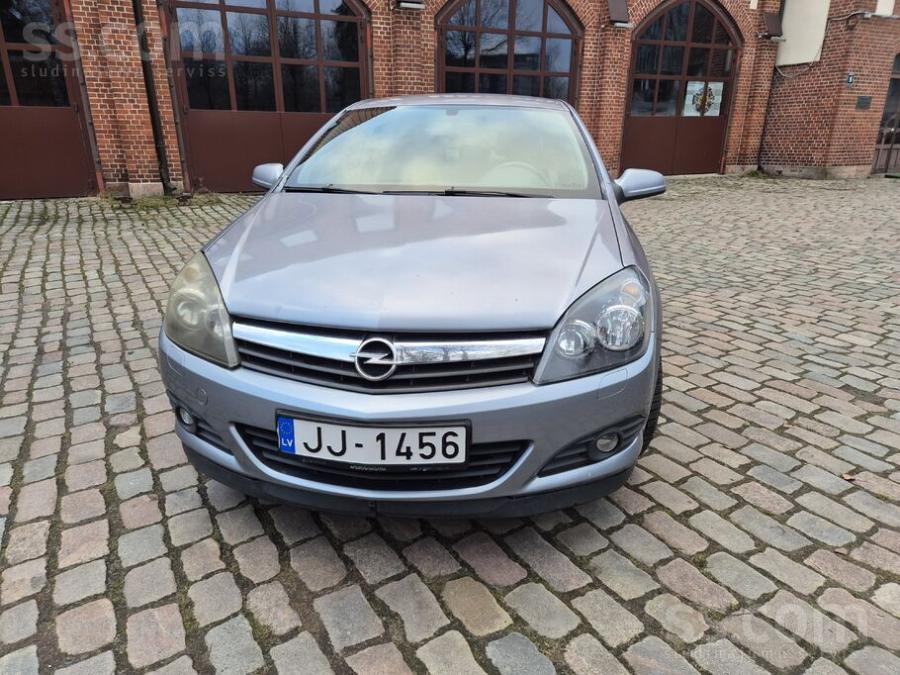 Pelēks Opel Astra 2005 Rīga, ar dzinēja tilpumu 1.60 L un nobraukumu 254 tūkst. km par 800 €, foto 1 vietnē AUTOMOTO.COM.LV