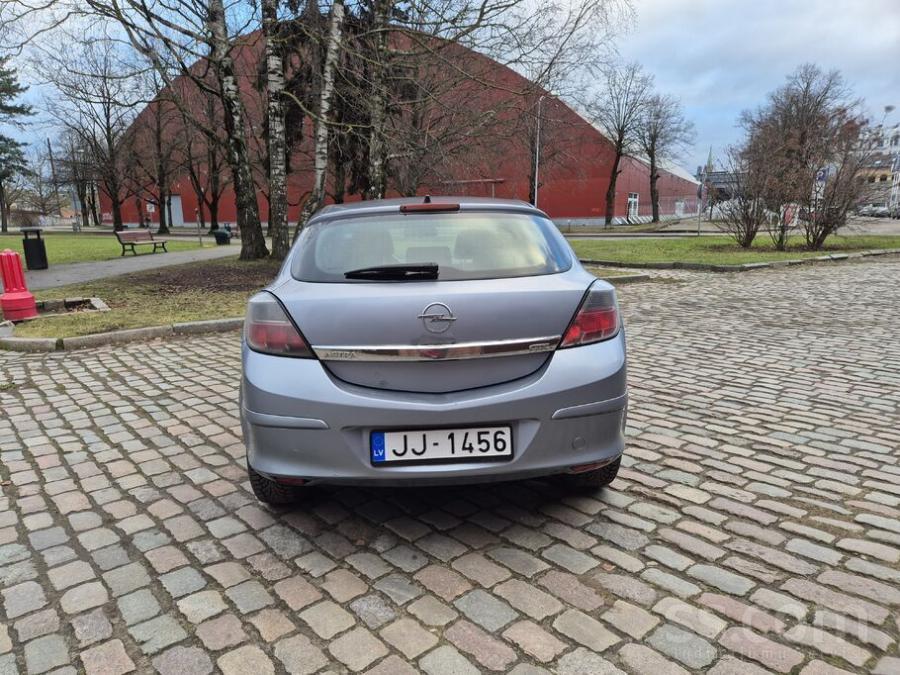 Pelēks Opel Astra 2005 Rīga, ar dzinēja tilpumu 1.60 L un nobraukumu 254 tūkst. km par 800 €, foto 3 vietnē AUTOMOTO.COM.LV