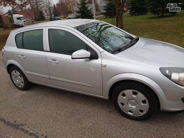 Grey Opel Astra 2005 in Marijampole, with an engine capacity of 1.90 L and mileage of 134 thousand km for 1450 €, photo 1 on AUTOMOTO.COM.LV