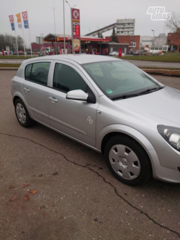Grey Opel Astra 2005 in Marijampole, with an engine capacity of 1.90 L and mileage of 134 thousand km for 1450 €, photo 3 on AUTOMOTO.COM.LV