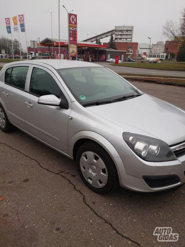 Grey Opel Astra 2005 in Marijampole, with an engine capacity of 1.90 L and mileage of 134 thousand km for 1450 €, photo 4 on AUTOMOTO.COM.LV