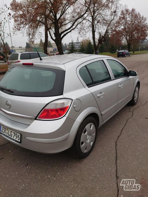 Grey Opel Astra 2005 in Marijampole, with an engine capacity of 1.90 L and mileage of 134 thousand km for 1450 €, photo 5 on AUTOMOTO.COM.LV