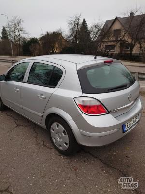 Pelēks Opel Astra 2005 Marijampole, ar dzinēja tilpumu 1.90 L un nobraukumu 134 tūkst. km par 1450 €, foto 6 vietnē AUTOMOTO.COM.LV