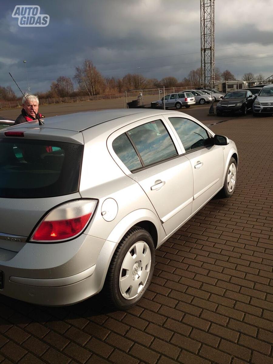 Pelēks Opel Astra 2005 Marijampole, ar dzinēja tilpumu 1.90 L un nobraukumu 134 tūkst. km par 1450 €, foto 23 vietnē AUTOMOTO.COM.LV