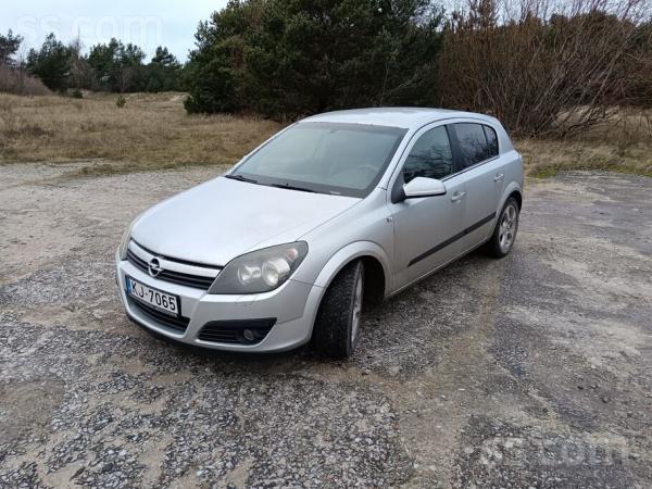 Grey Opel Astra 2005 in Liepaja, with an engine capacity of 1.80 L and mileage of 232 thousand km for 1450 €, photo 1 on AUTOMOTO.COM.LV
