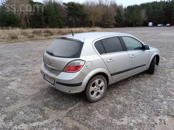 Grey Opel Astra 2005 in Liepaja, with an engine capacity of 1.80 L and mileage of 232 thousand km for 1450 €, photo 3 on AUTOMOTO.COM.LV