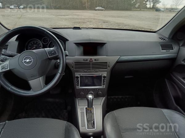 Grey Opel Astra 2005 in Liepaja, with an engine capacity of 1.80 L and mileage of 232 thousand km for 1450 €, photo 6 on AUTOMOTO.COM.LV