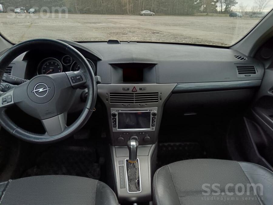 Grey Opel Astra 2005 in Liepaja, with an engine capacity of 1.80 L and mileage of 233 thousand km for 1450 €, photo 6 on AUTOMOTO.COM.LV