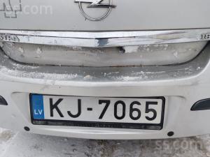 Grey Opel Astra 2005 in Liepaja, with an engine capacity of 1.80 L and mileage of 233 thousand km for 1450 €, photo 8 on AUTOMOTO.COM.LV