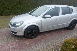 Pelēks Opel Astra 2005 Viļņa, ar dzinēja tilpumu 1.80 L un nobraukumu 195 tūkst. km par 2000 €, foto  vietnē AUTOMOTO.COM.LV