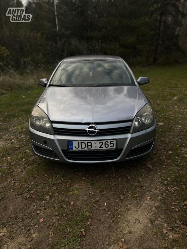 Grey Opel Astra 2005 in Vilnius, with an engine capacity of 1.70 L and mileage of 323 thousand km for 850 €, photo 1 on AUTOMOTO.COM.LV