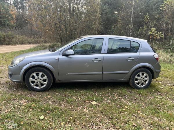 Grey Opel Astra 2005 in Vilnius, with an engine capacity of 1.70 L and mileage of 323 thousand km for 850 €, photo 3 on AUTOMOTO.COM.LV