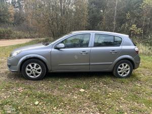 Grey Opel Astra 2005 in Vilnius, with an engine capacity of 1.70 L and mileage of 323 thousand km for 850 €, photo 3 on AUTOMOTO.COM.LV