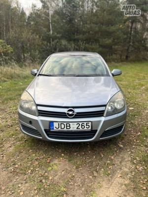 Grey Opel Astra 2005 in Vilnius, with an engine capacity of 1.70 L and mileage of 323 thousand km for 850 €, photo 4 on AUTOMOTO.COM.LV