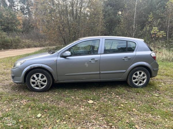 Grey Opel Astra 2005 in Vilnius, with an engine capacity of 1.70 L and mileage of 323 thousand km for 850 €, photo 6 on AUTOMOTO.COM.LV