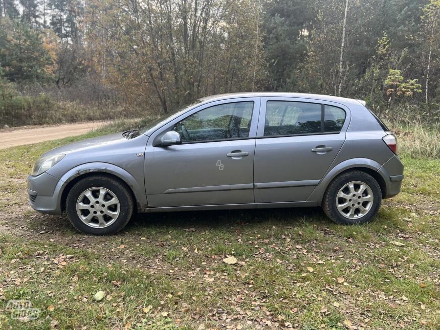 Grey Opel Astra 2005 in Vilnius, with an engine capacity of 1.70 L and mileage of 323 thousand km for 850 €, photo 6 on AUTOMOTO.COM.LV