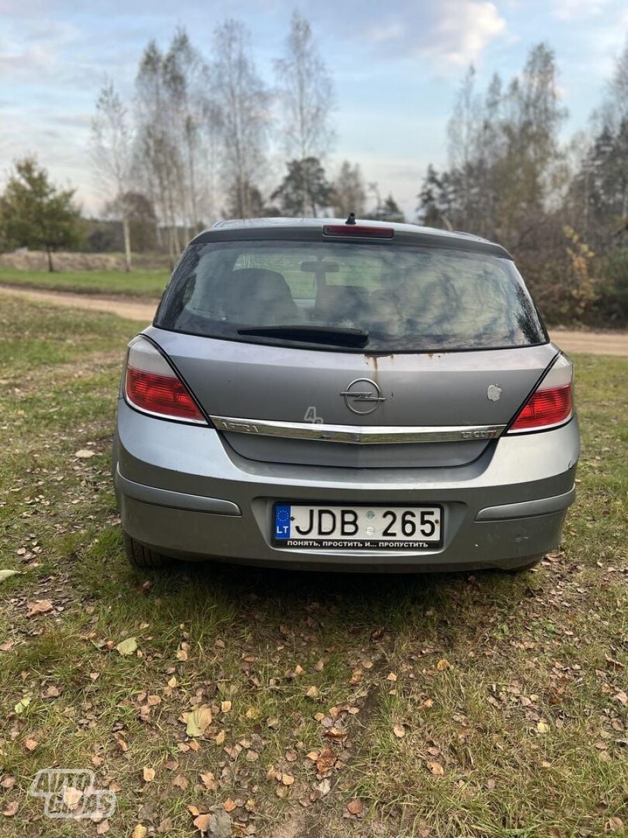 Grey Opel Astra 2005 in Vilnius, with an engine capacity of 1.70 L and mileage of 323 thousand km for 850 €, photo 8 on AUTOMOTO.COM.LV