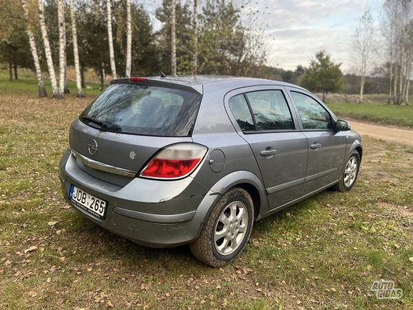 Grey Opel Astra 2005 in Vilnius, with an engine capacity of 1.70 L and mileage of 323 thousand km for 850 €, photo 10 on AUTOMOTO.COM.LV