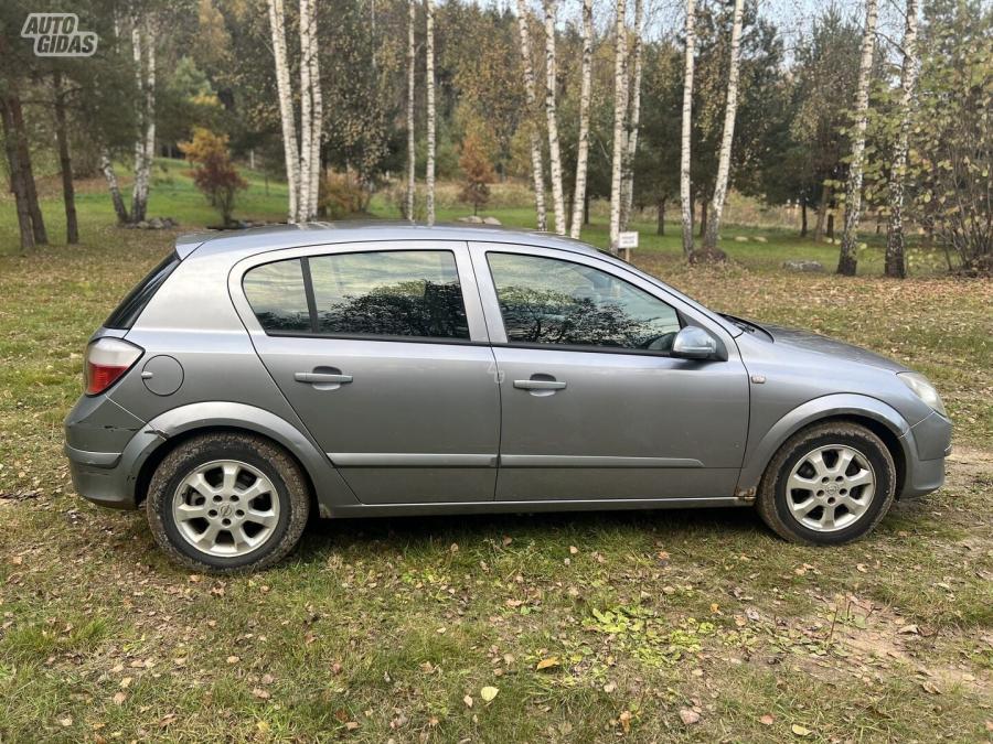Grey Opel Astra 2005 in Vilnius, with an engine capacity of 1.70 L and mileage of 323 thousand km for 850 €, photo 11 on AUTOMOTO.COM.LV