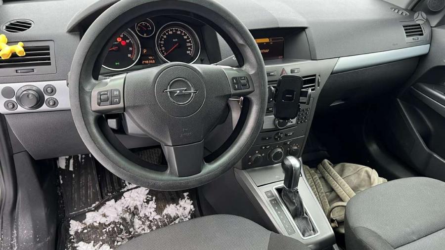 Pelēks Opel Astra 2005 Kauņa, ar dzinēja tilpumu 1.80 L un nobraukumu 248 tūkst. km par 2650 €, foto 20 vietnē AUTOMOTO.COM.LV