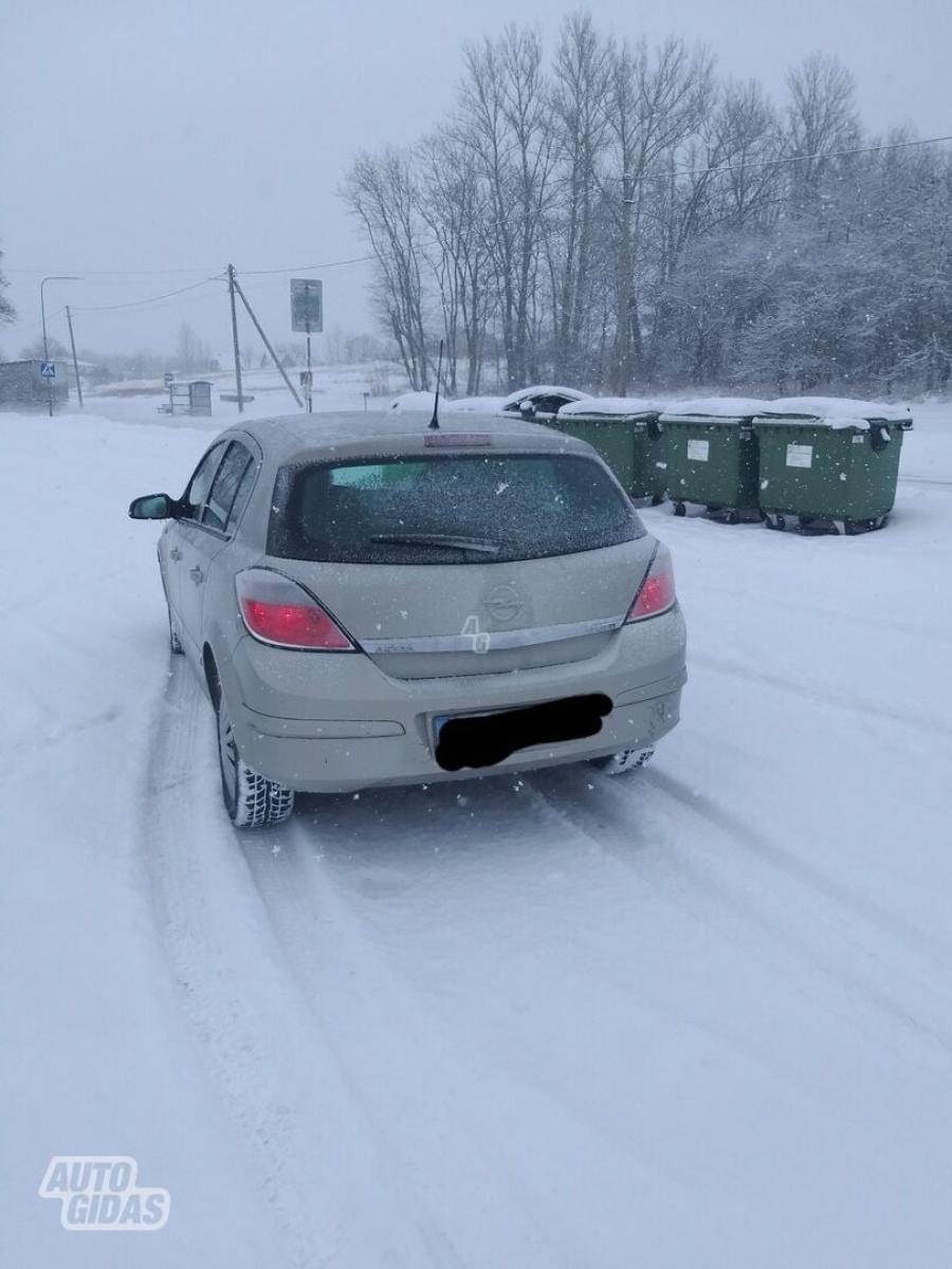 Grey Opel Astra 2005 in Vilnius, with an engine capacity of 1.70 L and mileage of 275 thousand km for 725 €, photo 4 on AUTOMOTO.COM.LV