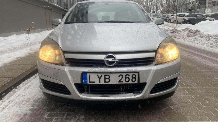 Grey Opel Astra 2005 in Vilnius, with an engine capacity of 1.60 L and mileage of 230 thousand km for 1550 €, photo 7 on AUTOMOTO.COM.LV