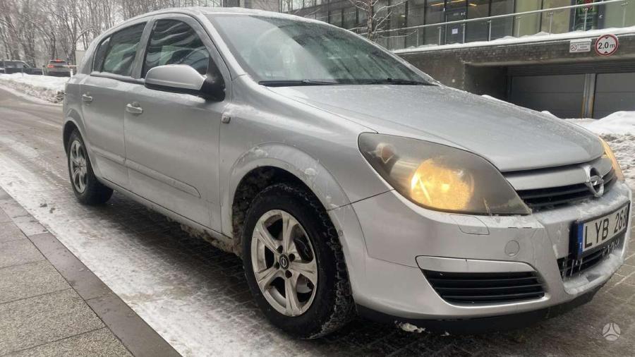 Grey Opel Astra 2005 in Vilnius, with an engine capacity of 1.60 L and mileage of 230 thousand km for 1550 €, photo 8 on AUTOMOTO.COM.LV
