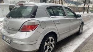 Grey Opel Astra 2005 in Vilnius, with an engine capacity of 1.60 L and mileage of 230 thousand km for 1550 €, photo 9 on AUTOMOTO.COM.LV