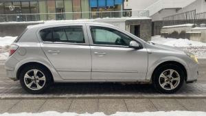 Grey Opel Astra 2005 in Vilnius, with an engine capacity of 1.60 L and mileage of 230 thousand km for 1550 €, photo 11 on AUTOMOTO.COM.LV