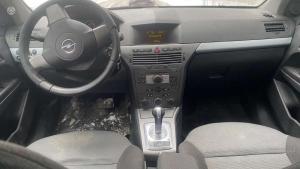 Grey Opel Astra 2005 in Vilnius, with an engine capacity of 1.60 L and mileage of 230 thousand km for 1550 €, photo 20 on AUTOMOTO.COM.LV