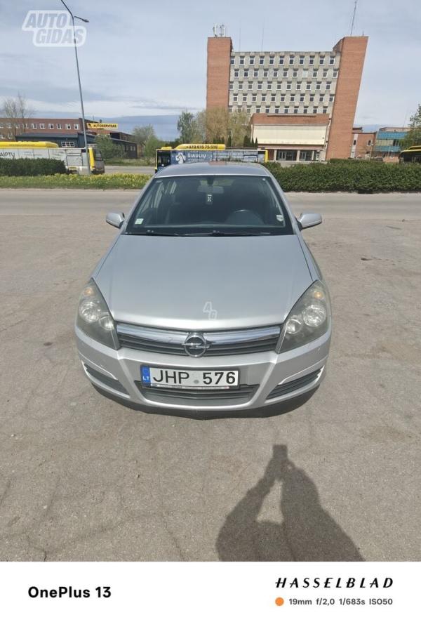 Grey Opel Astra 2005 in Siauliai, with an engine capacity of 1.70 L and mileage of 301 thousand km for 1200 €, photo 2 on AUTOMOTO.COM.LV